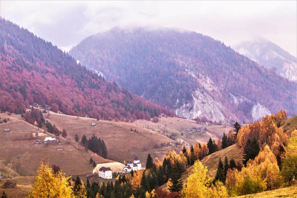 Ce poți să faci în satul Peștera din Brașov- Calatorii de weekend